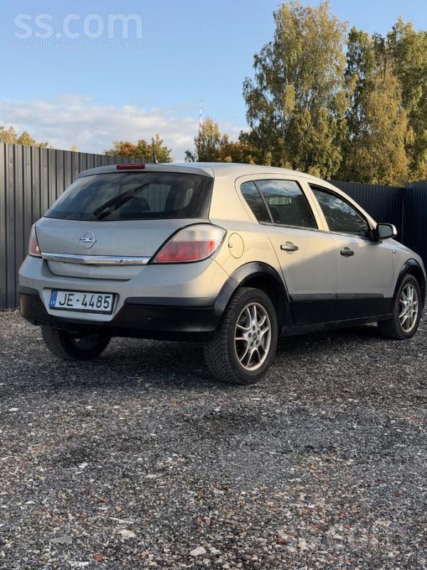 Pelēks Opel Astra 2006 Rīga, ar dzinēja tilpumu 1.90 L un nobraukumu 452 tūkst. km par 850 €, foto 5 vietnē AUTOMOTO.COM.LV