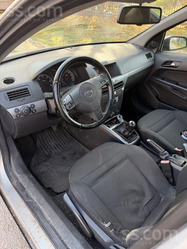 Pelēks Opel Astra 2006 Rīga, ar dzinēja tilpumu 1.90 L un nobraukumu 452 tūkst. km par 850 €, foto 6 vietnē AUTOMOTO.COM.LV
