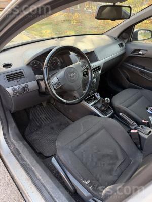 Grey Opel Astra 2006 in Riga, with an engine capacity of 1.90 L and mileage of 452 thousand km for 850 €, photo 6 on AUTOMOTO.COM.LV