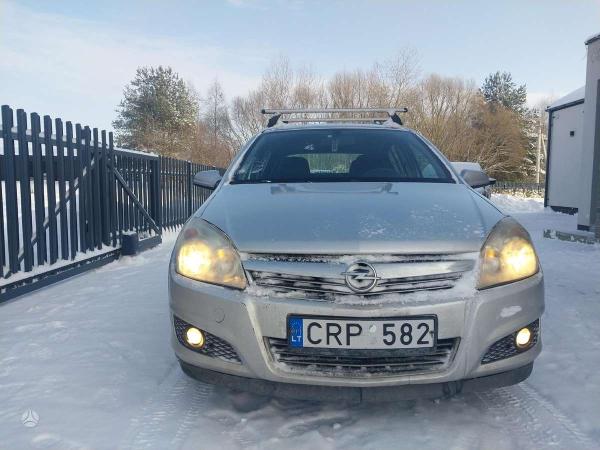 Grey Opel Astra 2007 in Vilnius, with an engine capacity of 1.36 L and mileage of 211 thousand km for 1100 €, photo 3 on AUTOMOTO.COM.LV