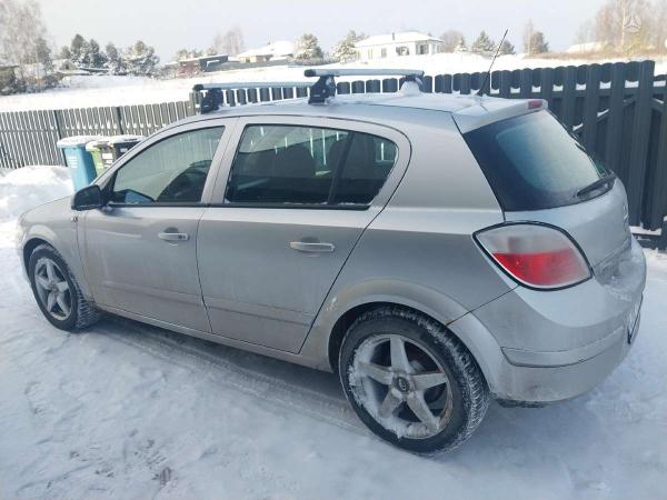Grey Opel Astra 2007 in Vilnius, with an engine capacity of 1.36 L and mileage of 211 thousand km for 1100 €, photo 4 on AUTOMOTO.COM.LV