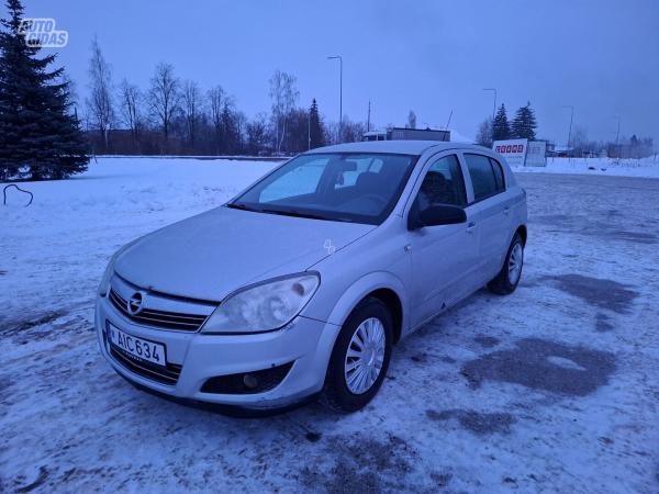 Grey Opel Astra 2007 in Ukmerge, with an engine capacity of 1.70 L and mileage of 315 thousand km for 850 €, photo 1 on AUTOMOTO.COM.LV
