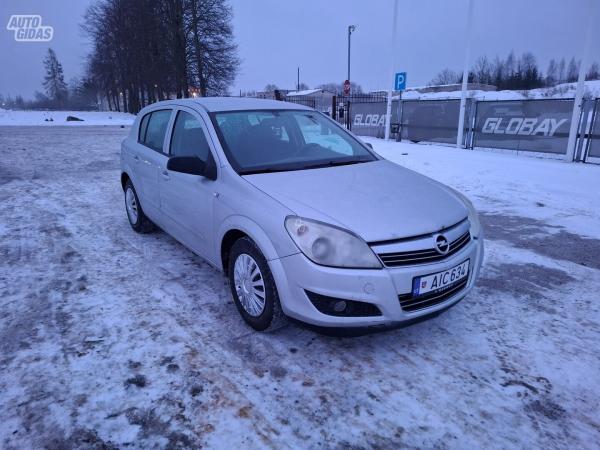 Grey Opel Astra 2007 in Ukmerge, with an engine capacity of 1.70 L and mileage of 315 thousand km for 850 €, photo 3 on AUTOMOTO.COM.LV