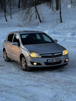 Grey Opel Astra 2007 in Vilnius, with an engine capacity of 1.91 L and mileage of 343 thousand km for 650 €, photo 2 on AUTOMOTO.COM.LV