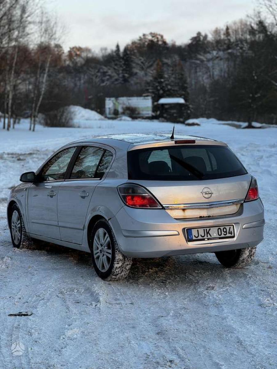 Grey Opel Astra 2007 in Vilnius, with an engine capacity of 1.91 L and mileage of 343 thousand km for 650 €, photo 4 on AUTOMOTO.COM.LV