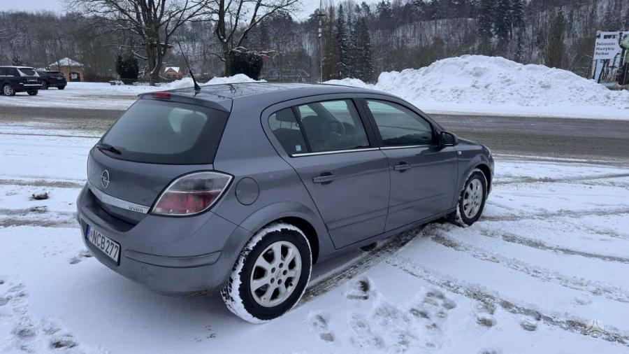 Pelēks Opel Astra 2007 Viļņa, ar dzinēja tilpumu 1.69 L un nobraukumu 259 tūkst. km par 2050 €, foto 3 vietnē AUTOMOTO.COM.LV