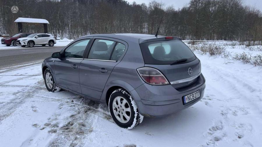 Pelēks Opel Astra 2007 Viļņa, ar dzinēja tilpumu 1.69 L un nobraukumu 259 tūkst. km par 2050 €, foto 4 vietnē AUTOMOTO.COM.LV