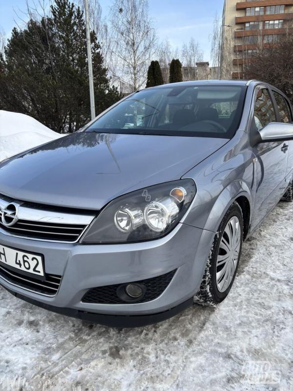 Grey Opel Astra 2007 in Kaunas, with an engine capacity of 1.90 L and mileage of 319 thousand km for 1550 €, photo 3 on AUTOMOTO.COM.LV