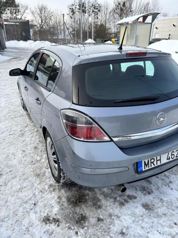 Grey Opel Astra 2007 in Kaunas, with an engine capacity of 1.90 L and mileage of 319 thousand km for 1550 €, photo 5 on AUTOMOTO.COM.LV