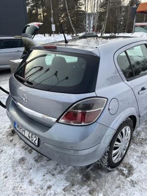 Grey Opel Astra 2007 in Kaunas, with an engine capacity of 1.90 L and mileage of 319 thousand km for 1550 €, photo 6 on AUTOMOTO.COM.LV