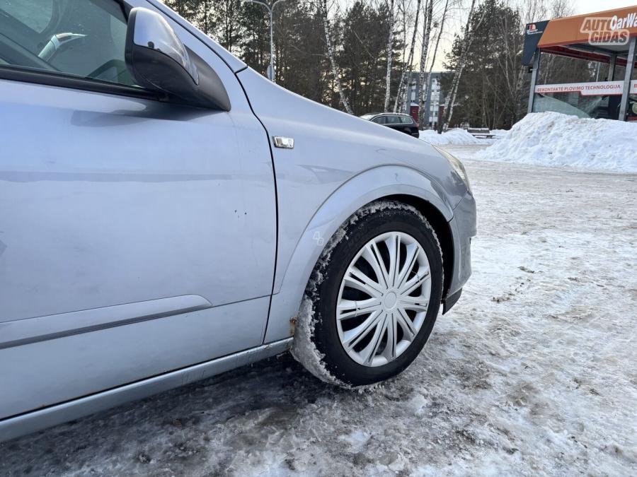 Grey Opel Astra 2007 in Kaunas, with an engine capacity of 1.90 L and mileage of 319 thousand km for 1550 €, photo 8 on AUTOMOTO.COM.LV