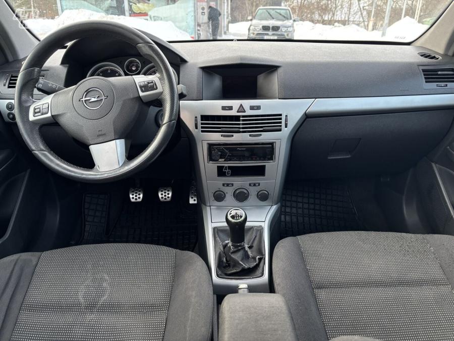 Grey Opel Astra 2007 in Kaunas, with an engine capacity of 1.90 L and mileage of 319 thousand km for 1550 €, photo 13 on AUTOMOTO.COM.LV