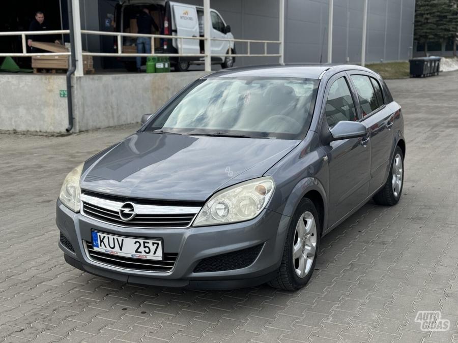 Grey Opel Astra 2007 in Vilnius, with an engine capacity of 1.70 L and mileage of 259 thousand km for 1450 €, photo 1 on AUTOMOTO.COM.LV