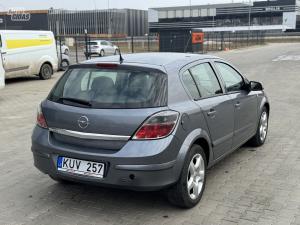 Grey Opel Astra 2007 in Vilnius, with an engine capacity of 1.70 L and mileage of 259 thousand km for 1450 €, photo 3 on AUTOMOTO.COM.LV