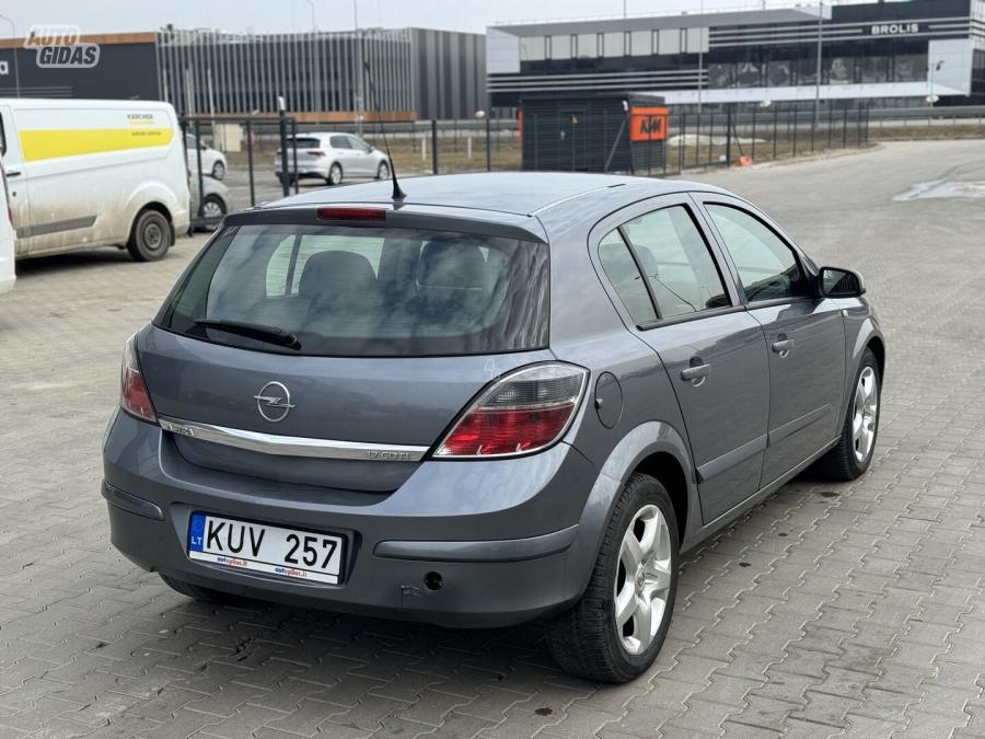 Grey Opel Astra 2007 in Vilnius, with an engine capacity of 1.70 L and mileage of 259 thousand km for 1450 €, photo 3 on AUTOMOTO.COM.LV