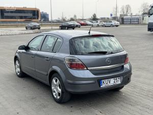 Grey Opel Astra 2007 in Vilnius, with an engine capacity of 1.70 L and mileage of 259 thousand km for 1450 €, photo 4 on AUTOMOTO.COM.LV
