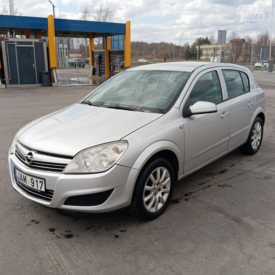Grey Opel Astra 2007 in Panevezys, with an engine capacity of 1.60 L and mileage of 216 thousand km for 1750 €, photo 4 on AUTOMOTO.COM.LV