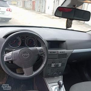 Grey Opel Astra 2007 in Panevezys, with an engine capacity of 1.60 L and mileage of 216 thousand km for 1750 €, photo 6 on AUTOMOTO.COM.LV