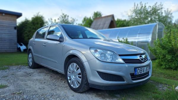 Pelēks Opel Astra 2007 Panevēža, ar dzinēja tilpumu 1.40 L un nobraukumu 278 tūkst. km par 1200 €, foto 1 vietnē AUTOMOTO.COM.LV