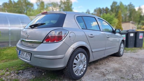 Pelēks Opel Astra 2007 Panevēža, ar dzinēja tilpumu 1.40 L un nobraukumu 278 tūkst. km par 1200 €, foto 2 vietnē AUTOMOTO.COM.LV