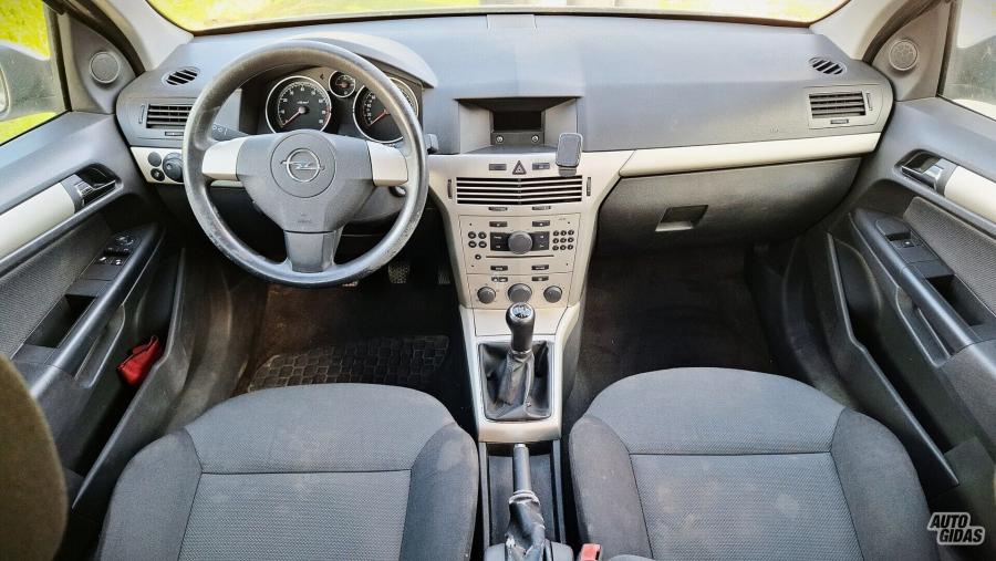 Grey Opel Astra 2007 in Panevezys, with an engine capacity of 1.40 L and mileage of 278 thousand km for 1200 €, photo 7 on AUTOMOTO.COM.LV