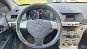 Grey Opel Astra 2007 in Panevezys, with an engine capacity of 1.40 L and mileage of 278 thousand km for 1200 €, photo 8 on AUTOMOTO.COM.LV