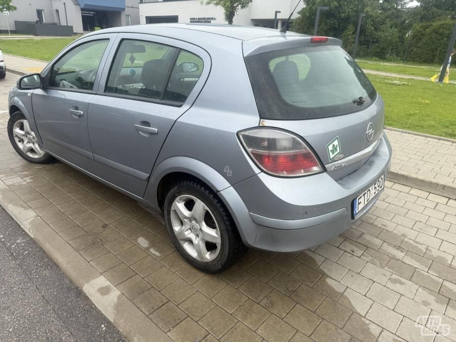 Grey Opel Astra 2007 in Kaunas, with an engine capacity of 1.90 L and mileage of 333 thousand km for 1350 €, photo 5 on AUTOMOTO.COM.LV