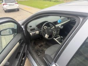 Grey Opel Astra 2007 in Kaunas, with an engine capacity of 1.90 L and mileage of 333 thousand km for 1350 €, photo 6 on AUTOMOTO.COM.LV