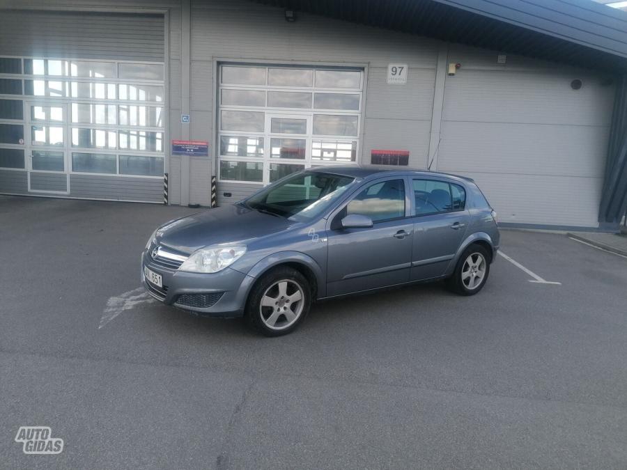 Grey Opel Astra 2007 in Vilnius, with an engine capacity of 1.90 L and mileage of 328 thousand km for 1150 €, photo 1 on AUTOMOTO.COM.LV