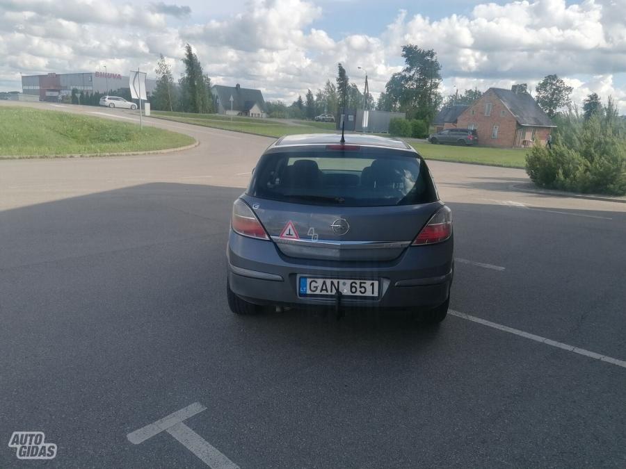 Grey Opel Astra 2007 in Vilnius, with an engine capacity of 1.90 L and mileage of 328 thousand km for 1150 €, photo 6 on AUTOMOTO.COM.LV