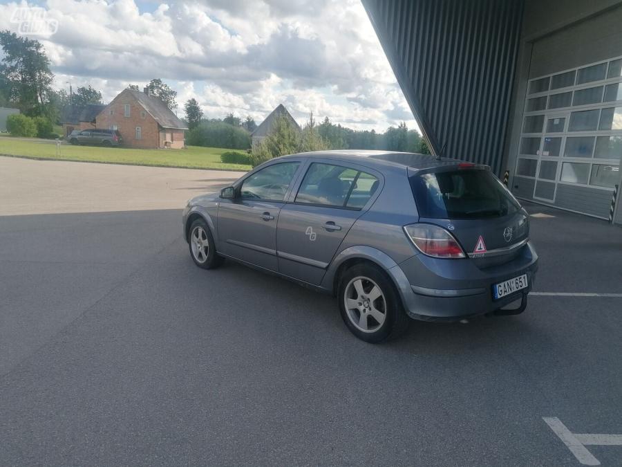 Grey Opel Astra 2007 in Vilnius, with an engine capacity of 1.90 L and mileage of 328 thousand km for 1150 €, photo 7 on AUTOMOTO.COM.LV
