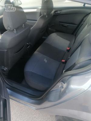 Grey Opel Astra 2007 in Vilnius, with an engine capacity of 1.90 L and mileage of 328 thousand km for 1150 €, photo 10 on AUTOMOTO.COM.LV