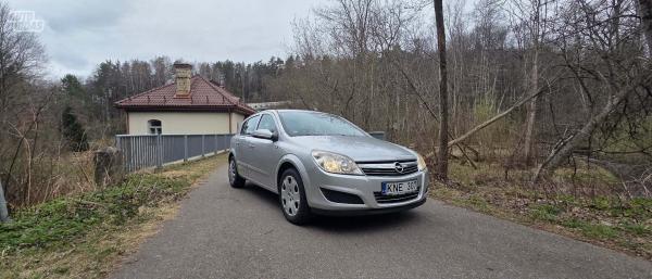 Pelēks Opel Astra 2007 Viļņa, ar dzinēja tilpumu 1.20 L un nobraukumu 195 tūkst. km par 950 €, foto 1 vietnē AUTOMOTO.COM.LV