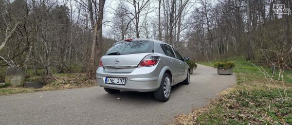Pelēks Opel Astra 2007 Viļņa, ar dzinēja tilpumu 1.20 L un nobraukumu 195 tūkst. km par 950 €, foto 3 vietnē AUTOMOTO.COM.LV