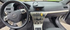 Grey Opel Astra 2007 in Vilnius, with an engine capacity of 1.20 L and mileage of 195 thousand km for 950 €, photo 8 on AUTOMOTO.COM.LV