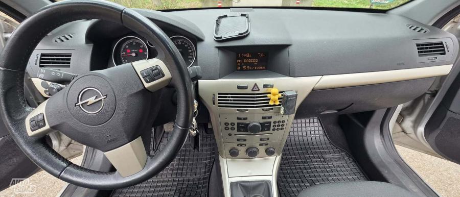 Grey Opel Astra 2007 in Vilnius, with an engine capacity of 1.20 L and mileage of 195 thousand km for 950 €, photo 8 on AUTOMOTO.COM.LV