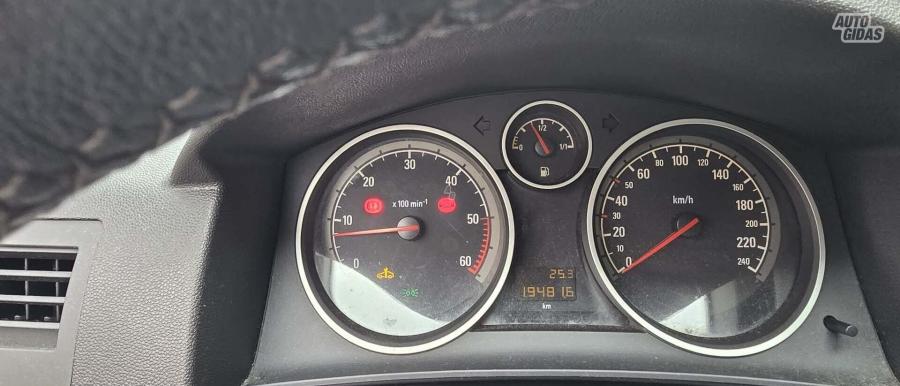 Grey Opel Astra 2007 in Vilnius, with an engine capacity of 1.20 L and mileage of 195 thousand km for 950 €, photo 9 on AUTOMOTO.COM.LV