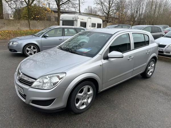 Grey Opel Astra 2007 in Limbazi, with an engine capacity of 1.90 L and mileage of 270 thousand km for 2050 €, photo 1 on AUTOMOTO.COM.LV