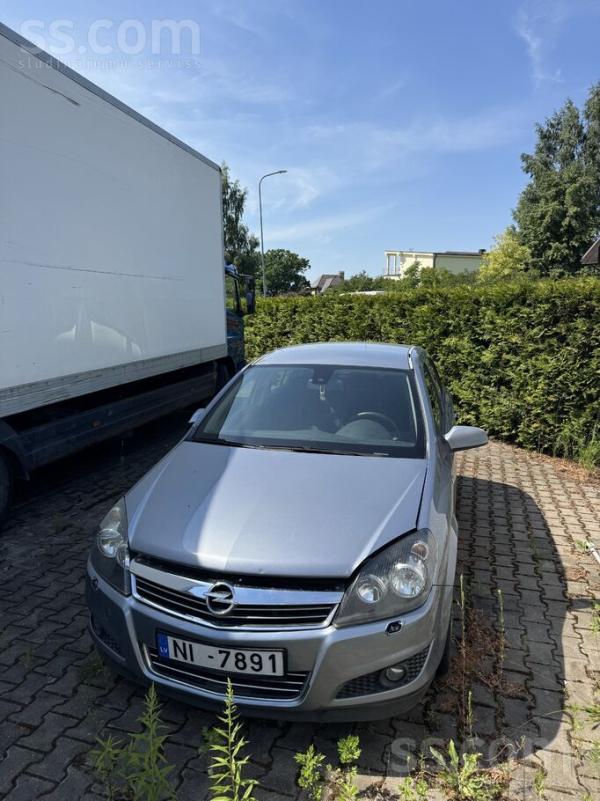 Pelēks Opel Astra 2007 Rīga, ar dzinēja tilpumu 1.90 L un nobraukumu 238 tūkst. km par 1500 €, foto 1 vietnē AUTOMOTO.COM.LV