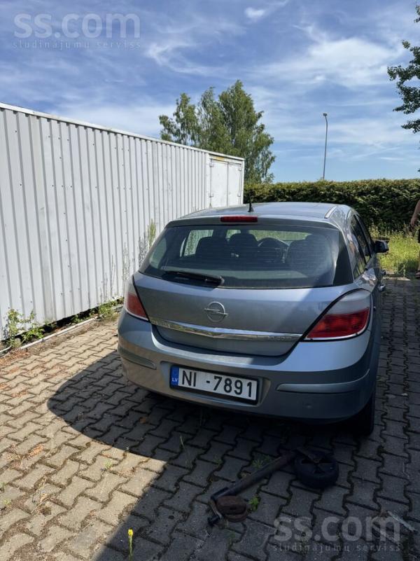 Pelēks Opel Astra 2007 Rīga, ar dzinēja tilpumu 1.90 L un nobraukumu 238 tūkst. km par 1500 €, foto 2 vietnē AUTOMOTO.COM.LV