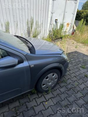 Grey Opel Astra 2007 in Riga, with an engine capacity of 1.90 L and mileage of 238 thousand km for 1500 €, photo 4 on AUTOMOTO.COM.LV