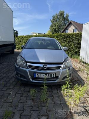 Grey Opel Astra 2007 in Riga, with an engine capacity of 1.90 L and mileage of 238 thousand km for 1500 €, photo 5 on AUTOMOTO.COM.LV