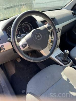 Grey Opel Astra 2007 in Riga, with an engine capacity of 1.90 L and mileage of 238 thousand km for 1500 €, photo 6 on AUTOMOTO.COM.LV