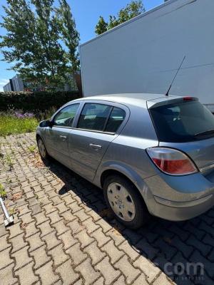 Grey Opel Astra 2007 in Riga, with an engine capacity of 1.90 L and mileage of 238 thousand km for 1500 €, photo 8 on AUTOMOTO.COM.LV