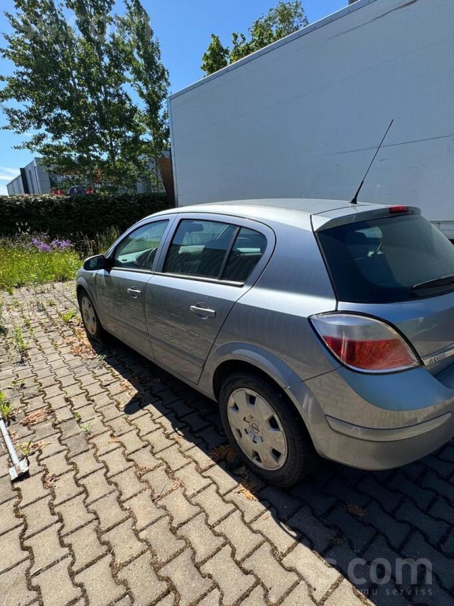 Grey Opel Astra 2007 in Riga, with an engine capacity of 1.90 L and mileage of 238 thousand km for 1500 €, photo 8 on AUTOMOTO.COM.LV