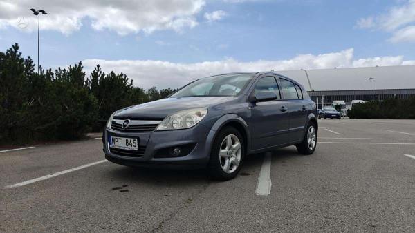 Grey Opel Astra 2007 in Siauliai, with an engine capacity of 1.60 L and mileage of 163 thousand km for 2000 €, photo 1 on AUTOMOTO.COM.LV