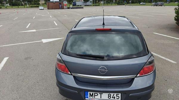 Grey Opel Astra 2007 in Siauliai, with an engine capacity of 1.60 L and mileage of 163 thousand km for 2000 €, photo 8 on AUTOMOTO.COM.LV