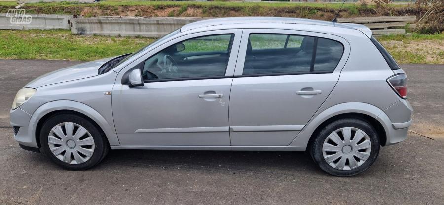 Grey Opel Astra 2007 in Kaunas, with an engine capacity of 1.30 L and mileage of 448 thousand km for 600 €, photo 3 on AUTOMOTO.COM.LV