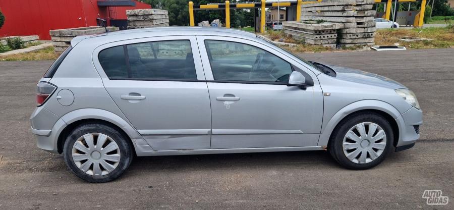 Grey Opel Astra 2007 in Kaunas, with an engine capacity of 1.30 L and mileage of 448 thousand km for 600 €, photo 4 on AUTOMOTO.COM.LV