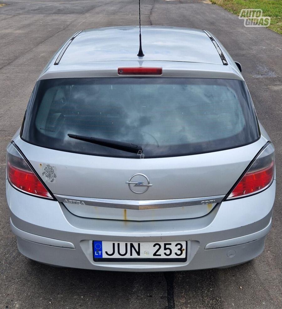 Grey Opel Astra 2007 in Kaunas, with an engine capacity of 1.30 L and mileage of 448 thousand km for 600 €, photo 5 on AUTOMOTO.COM.LV